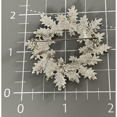 VINTAGE DANECRAFT CHRISTMAS WREATH BROOCH Pin Silver Tone Glitter ...