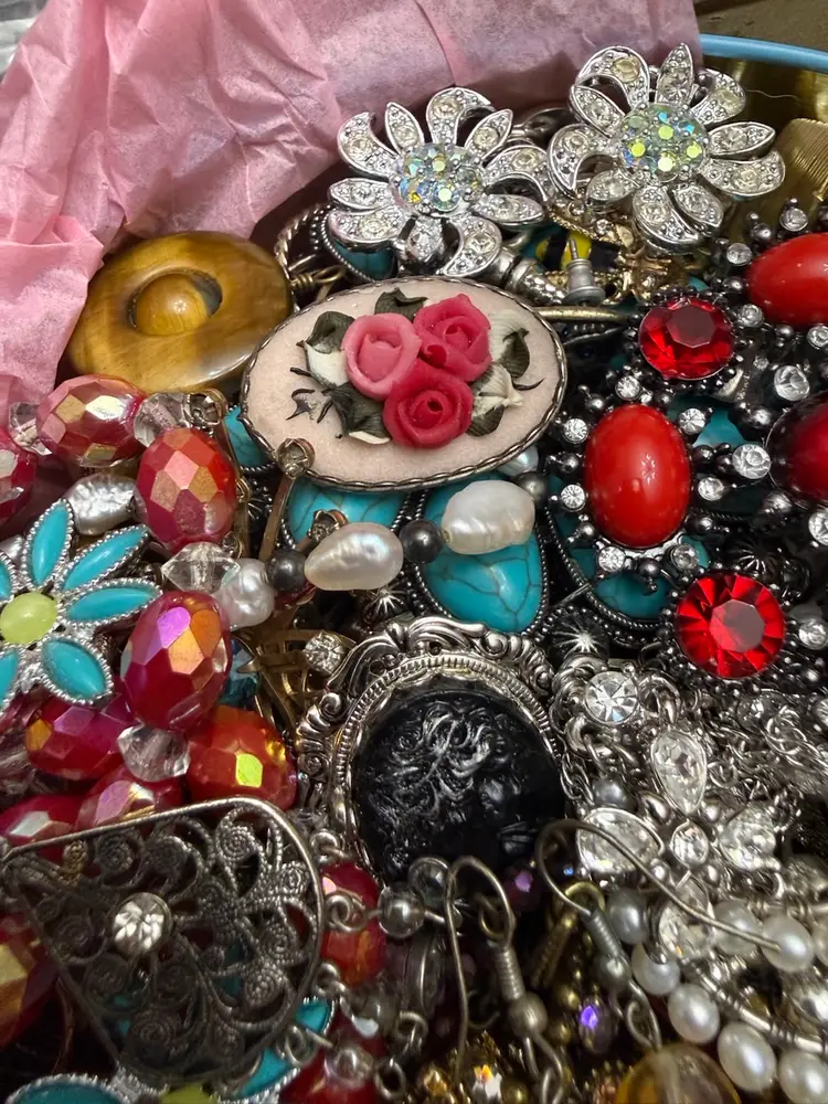 Mystery Box C- Over 70 Wearable Pieces!!