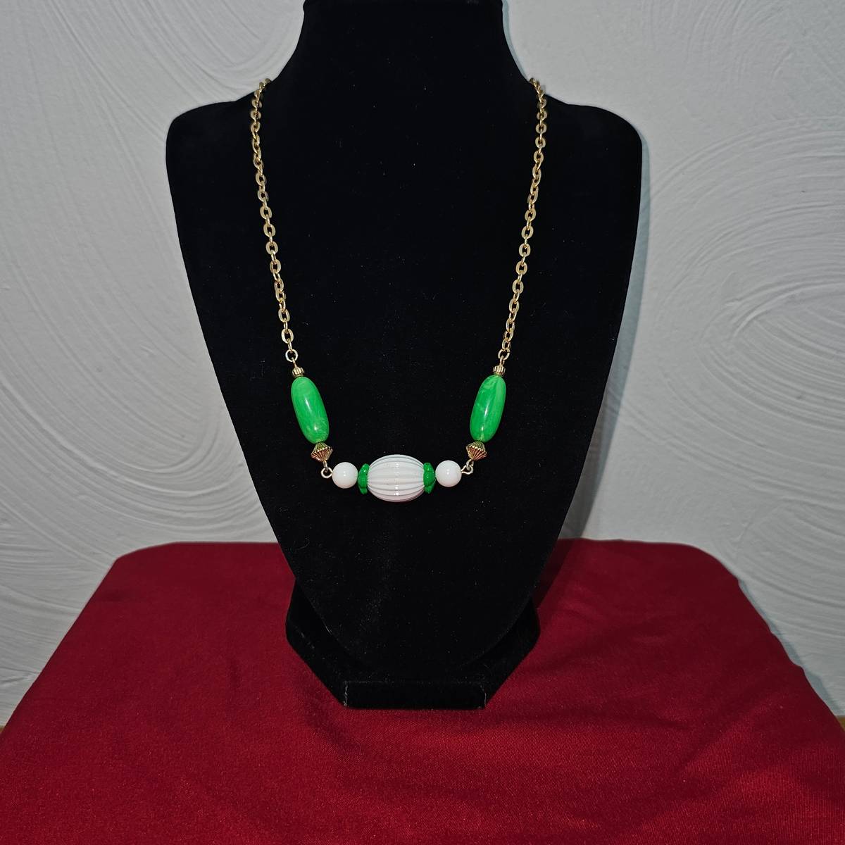Niche Shopping Network · Vintage 1975 Avon Come Summer Necklace Green ...