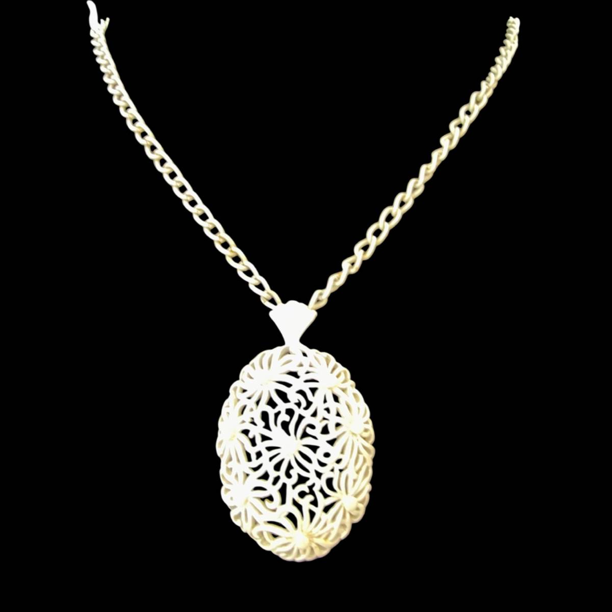 Niknax · Vintage Monet Domed Filigree White Pendant Necklace