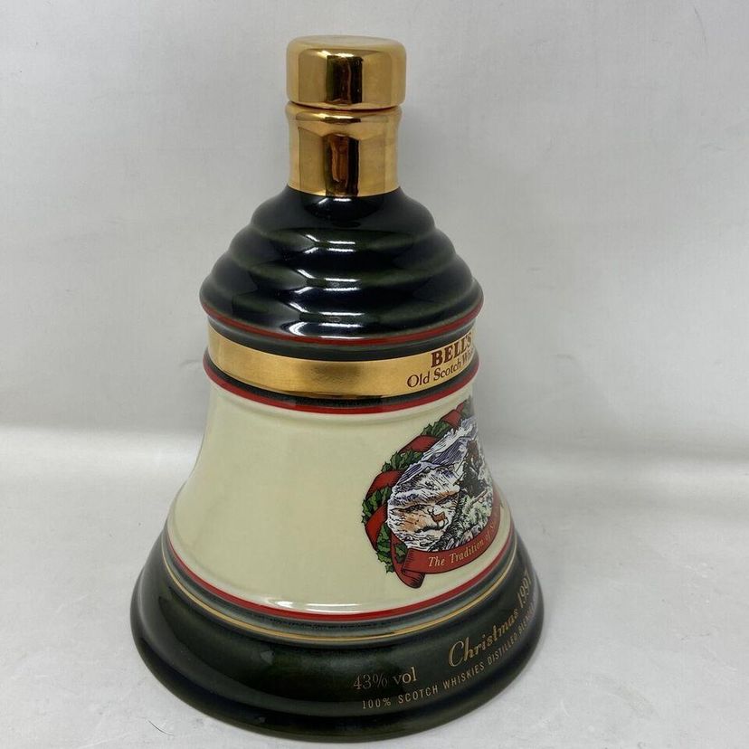 Bell's Old Scotch Whiskey Arthur Bell & Sons Decanter Christmas 1997