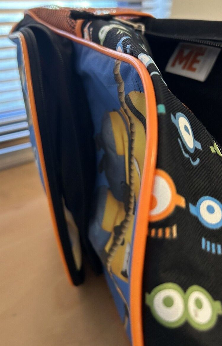 Despicable Me 16" x 12" School Bag Backpack Minion Tug Of War Puffy ...