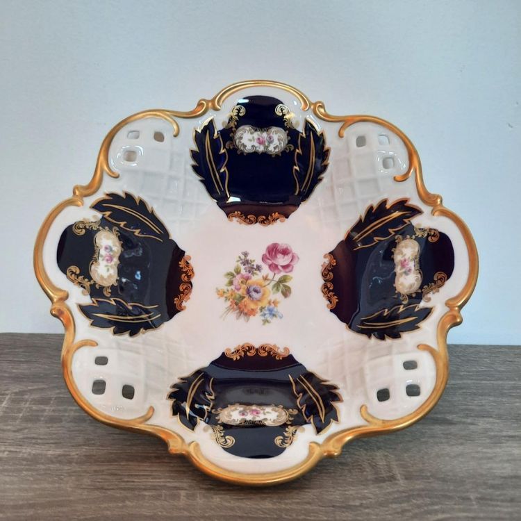 Reichenbach Echt Kobalt Bone China Scalloped Edge Footed Standing ...