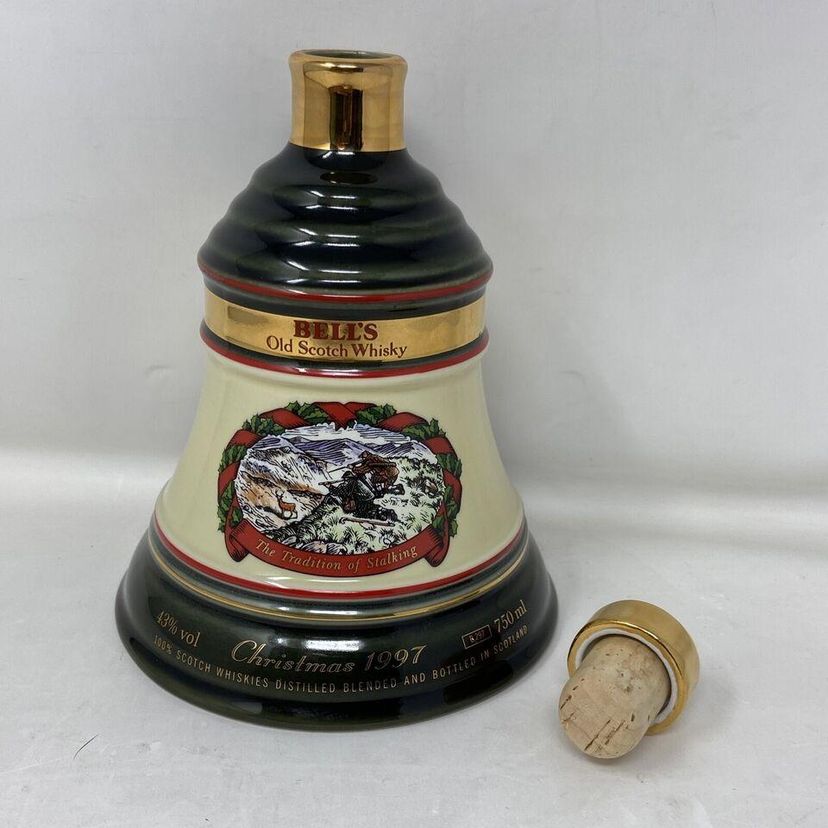 Bell's Old Scotch Whiskey Arthur Bell & Sons Decanter Christmas 1997