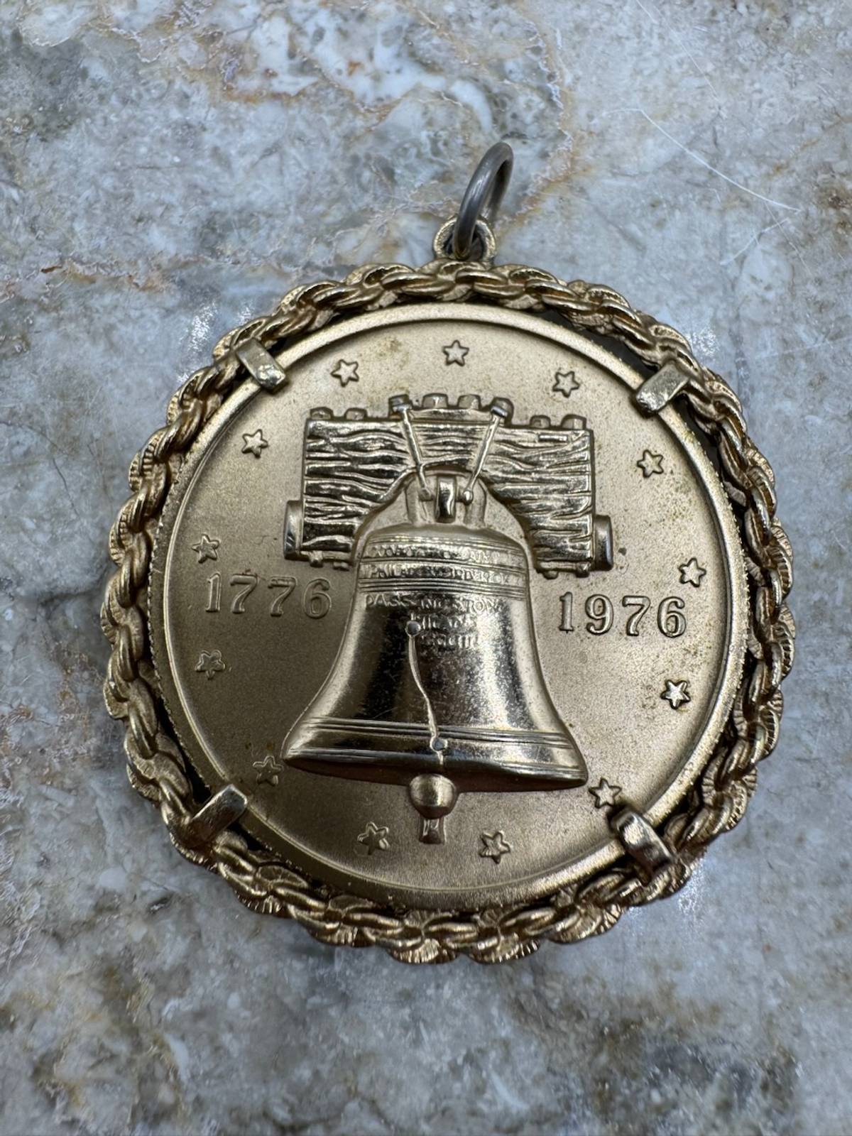 Niknax · Vintage BICENTENNIAL 1776-1976 Pendant LIBERTY BELL Gold Tone