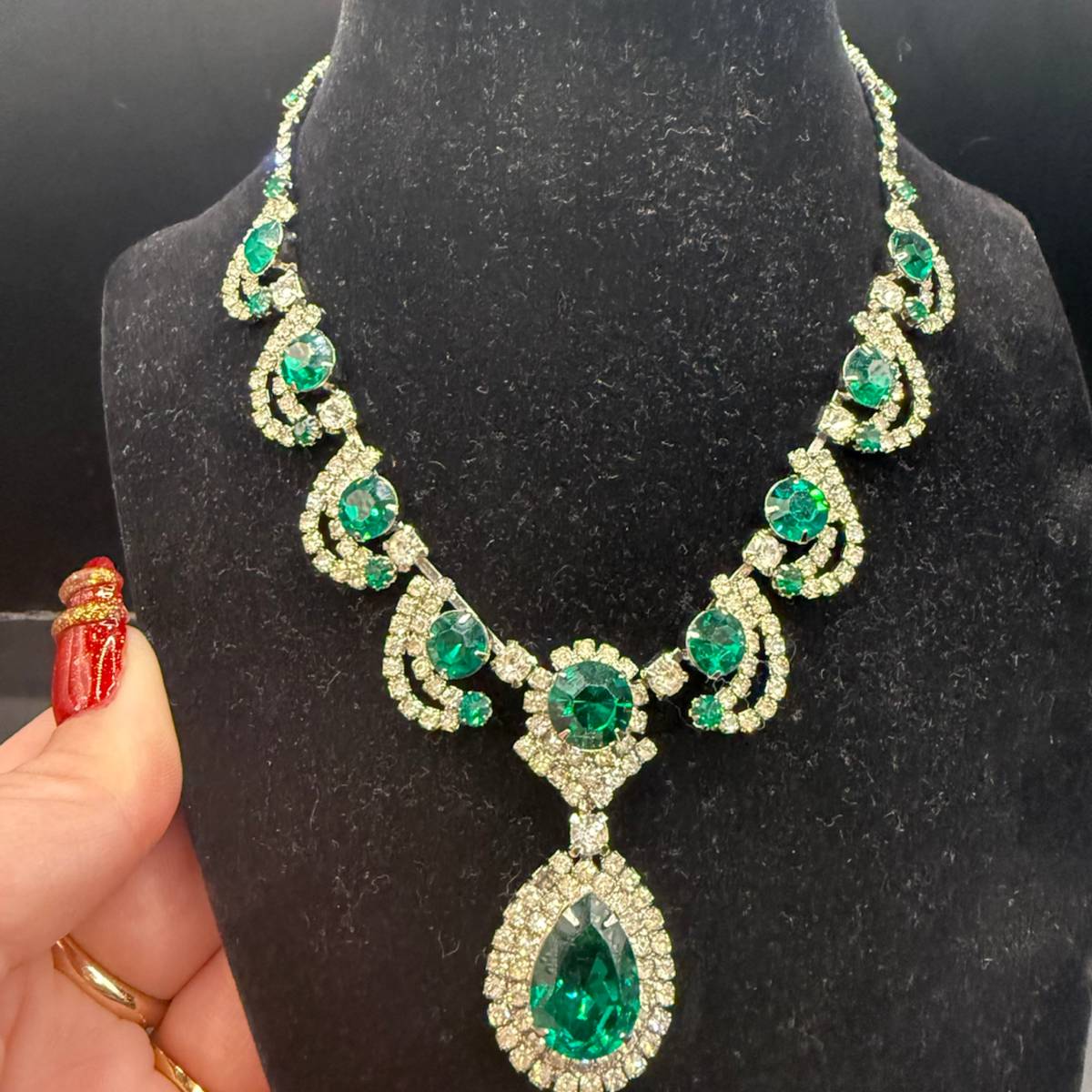 Niknax · 1930’s Stunning Emerald Green Crystal & White Rhinestone ...