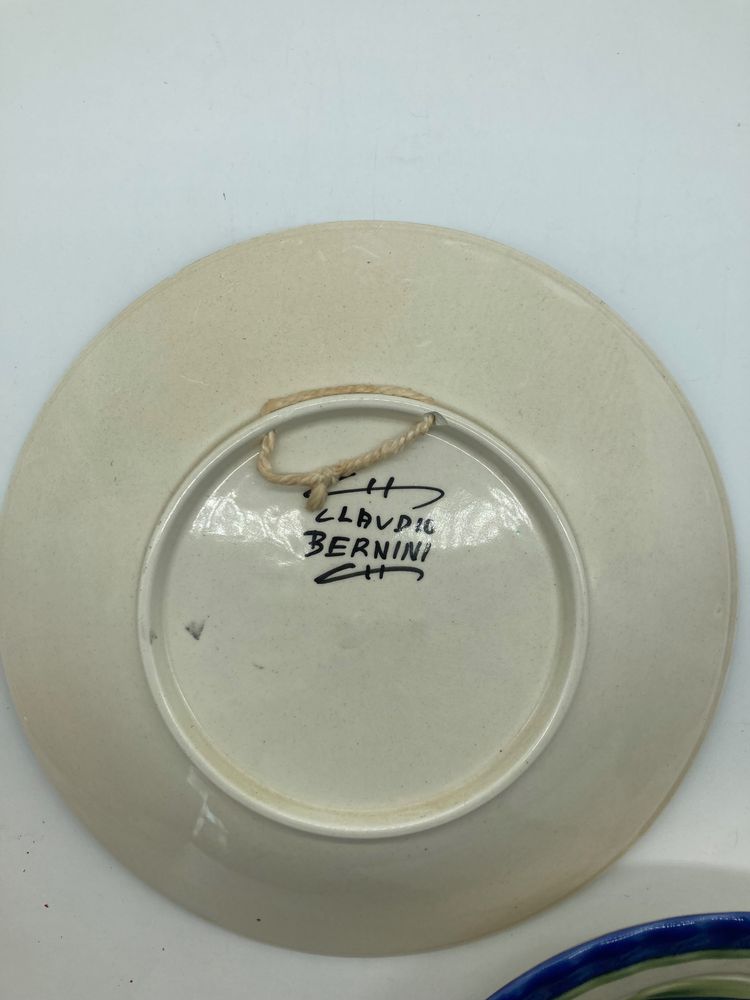 Claudio Bernini Set Of 2 Hand Painted Majolica Ceramic Wall Plates 1960
