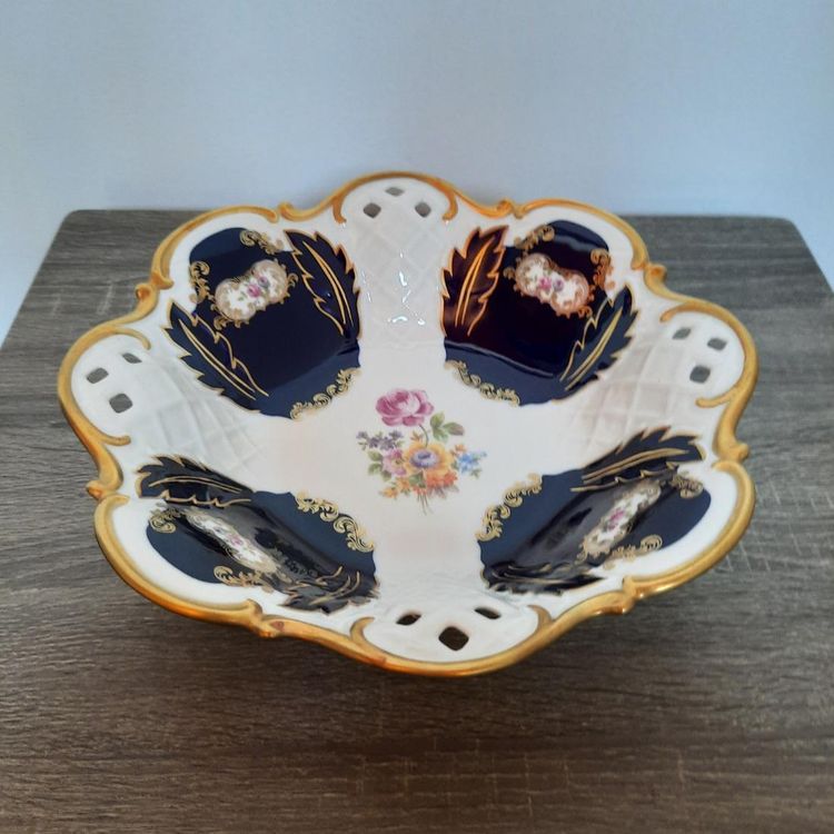 Reichenbach Echt Kobalt Bone China Scalloped Edge Footed Standing ...