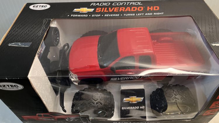 EZTEC Radio Controlled Silverado HD 2.4 GHz Full Function Takes 7 AA ...