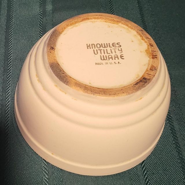1940s Knowles Utility Ware 6" Serving Bowl
