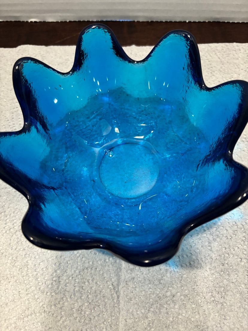 Blenko 8 Petal Blue Lotus Bowl Art Glass