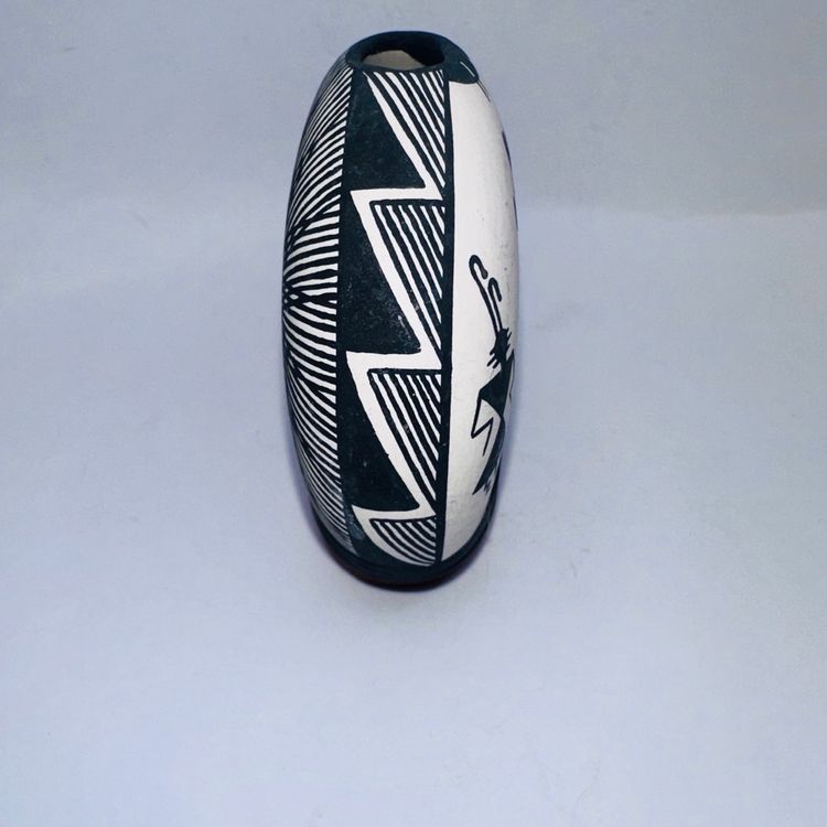 Acoma Pueblo Pottery Seed Pot Signed Jennifer Vallo Acoma New Mexico