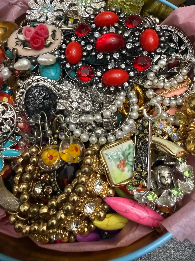 Mystery Box C- Over 70 Wearable Pieces!!