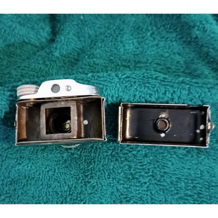 Vintage Mini SPY CAMERA MINIATURE HIT Made In JAPAN w Leather Case
