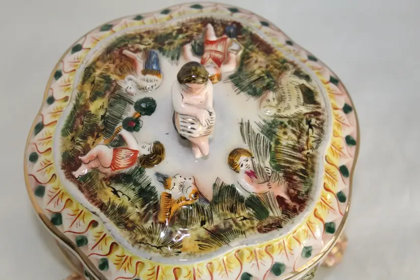 Vintage 1933 Bernini Italy Capodimonte Style Putti Porcelain Box